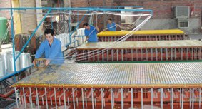 HOW ARE FRP/GRP MOLDED GRATING MACHINE WORKING? - Hebei Maple FRP ...